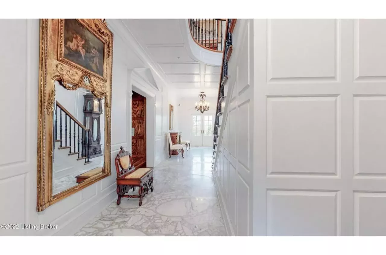 PHOTOS: This Kentucky Mansion Has Stunning Murals Inside