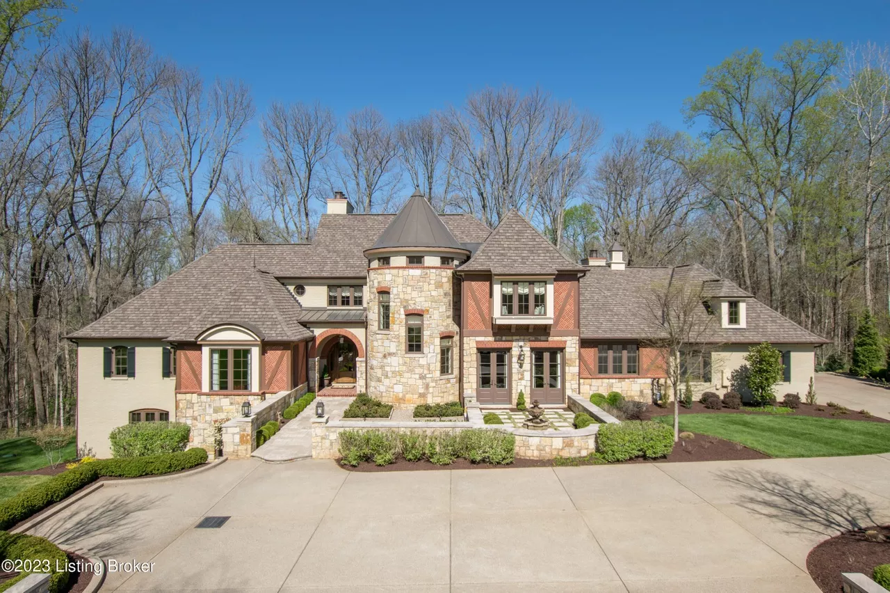 PHOTOS: This Kentucky Mansion Looks Like A Modern Fairytale Castle