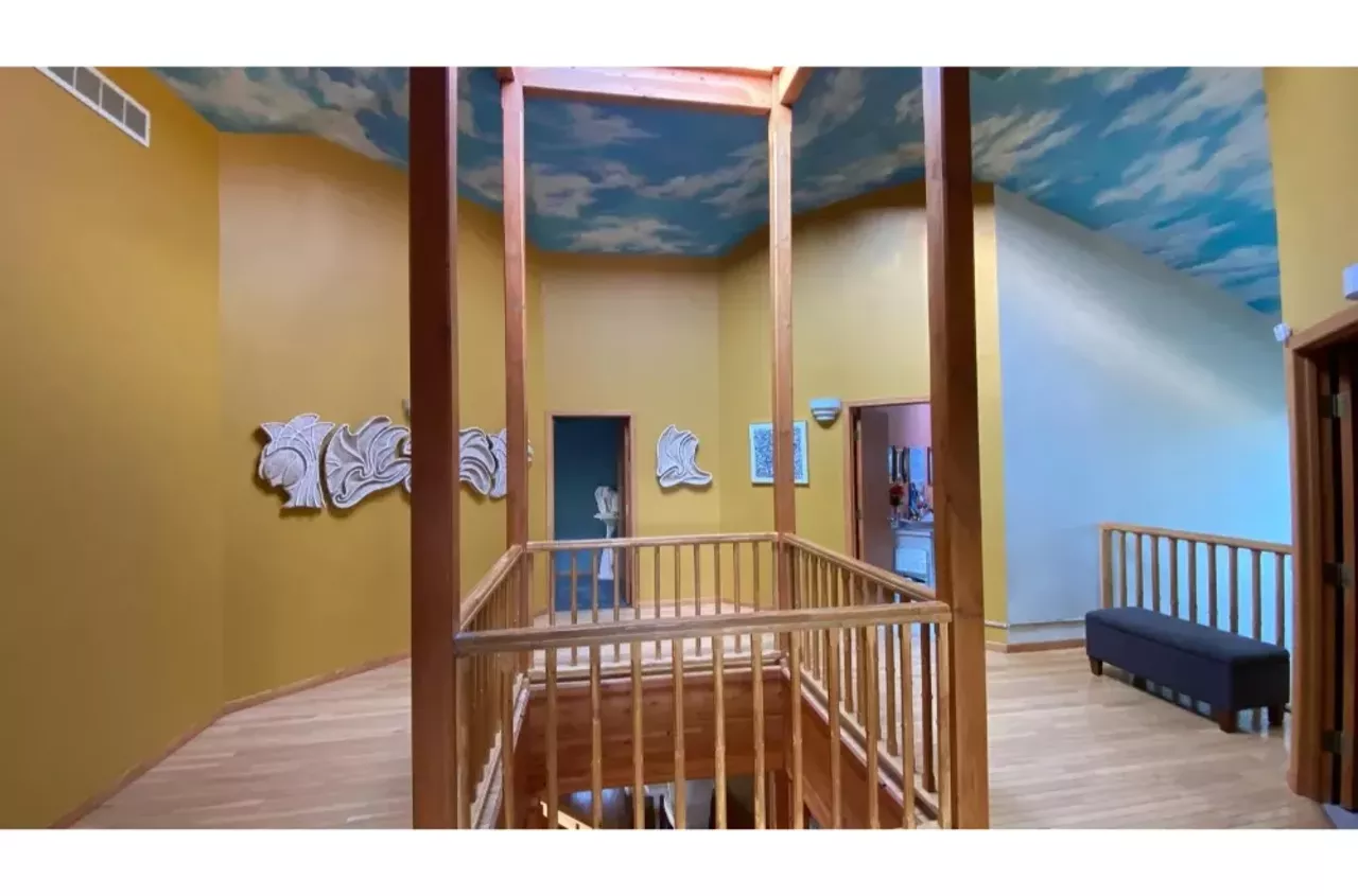 PHOTOS: This 'Retro' Indiana House Offers Color, Stunning Lake Views ...