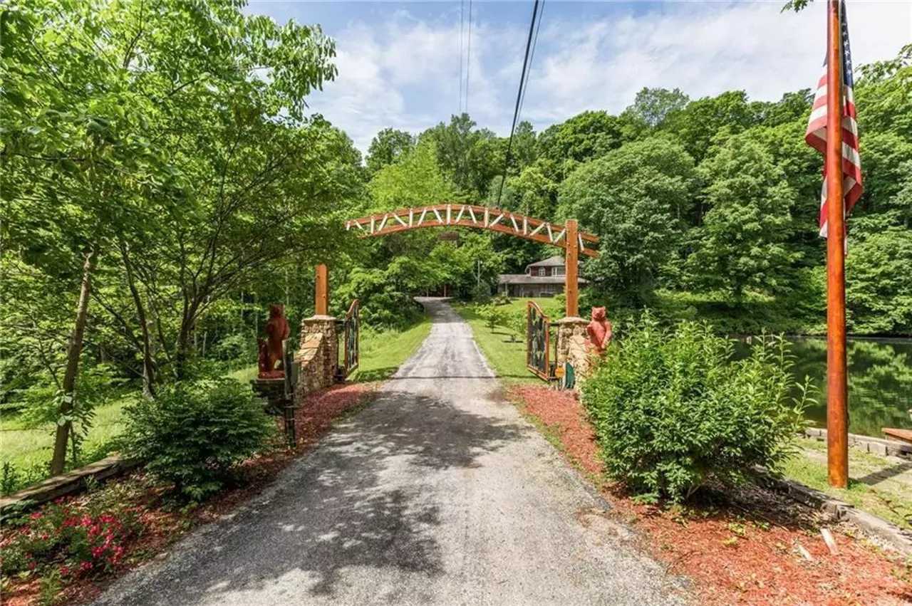PHOTOS: This Viral Indiana House Is "Bear-y" Distinct And Could Double ...