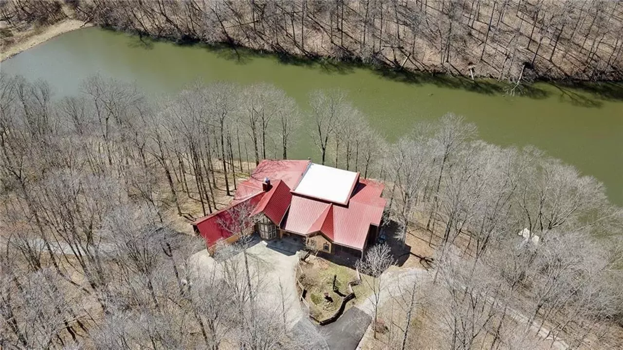 PHOTOS: This Viral Indiana House Is "Bear-y" Distinct And Could Double ...