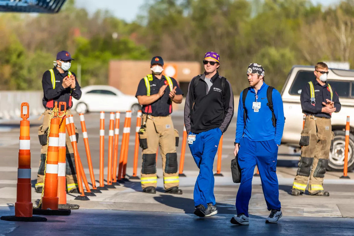 Photo Set: Front-line workers get a hero's thank you