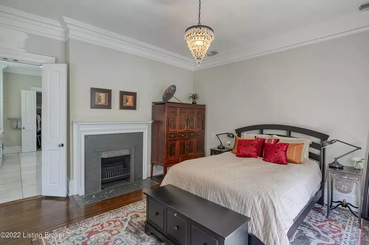 PHOTOS: This Italianate 'Home Of Stone' Is In The Heart Of Cherokee ...
